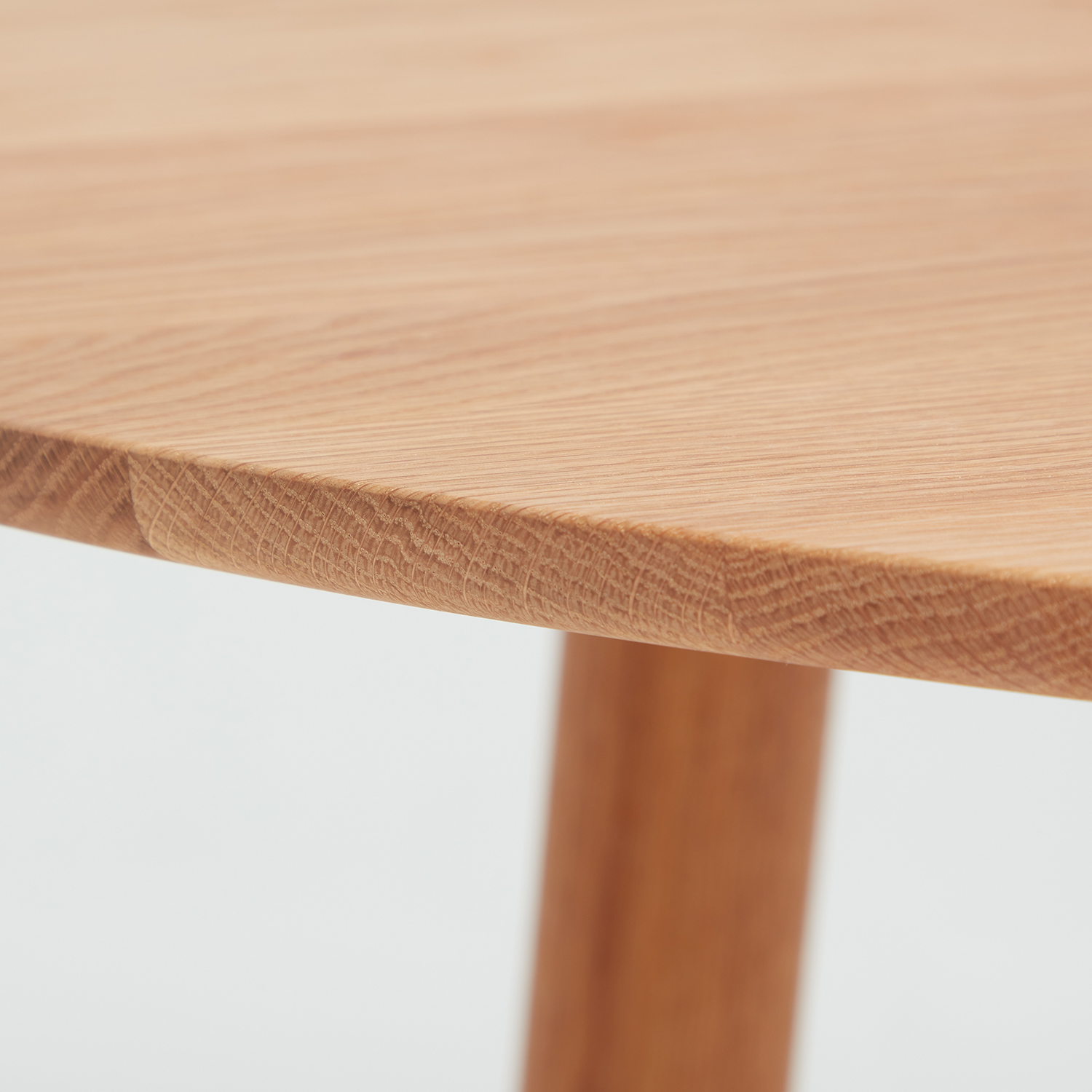 Hardy Dining Table Round, Oak | Hardy Collection | Another Country